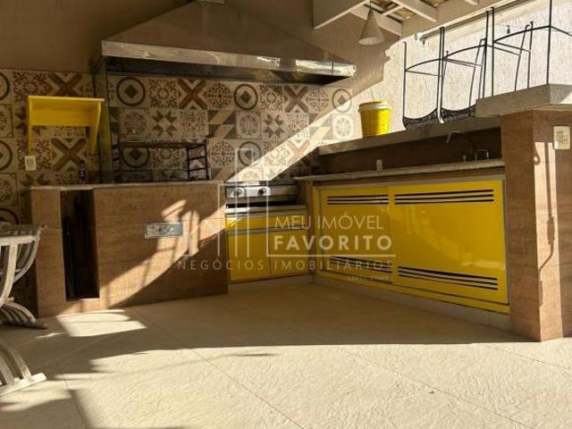 Casa à Venda com 3 suítes, 279m², piscina e churrasqueira, Jardim Samambaia
