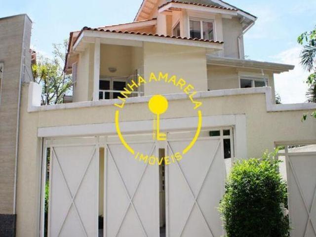 Casa a venda com 3 suites, 2 vagas, 2 salas com 180m²