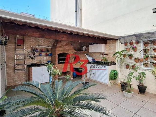 Casa à venda, com 3 suites, 2 vagas, no Embaré em Santos SP