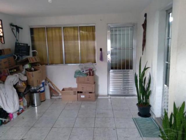CASA À VENDA COM 3 PAVIMENTOS