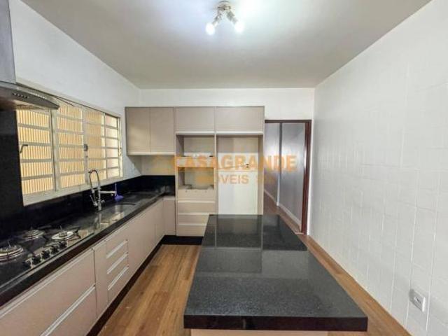 Casa à venda com 3 pavimentos 200 m² Jardim Santa Inês I