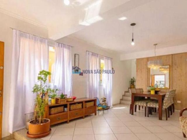 Casa à venda com 3 quartos, 1 suíte e 3 vagas, no Bosque da Saúde