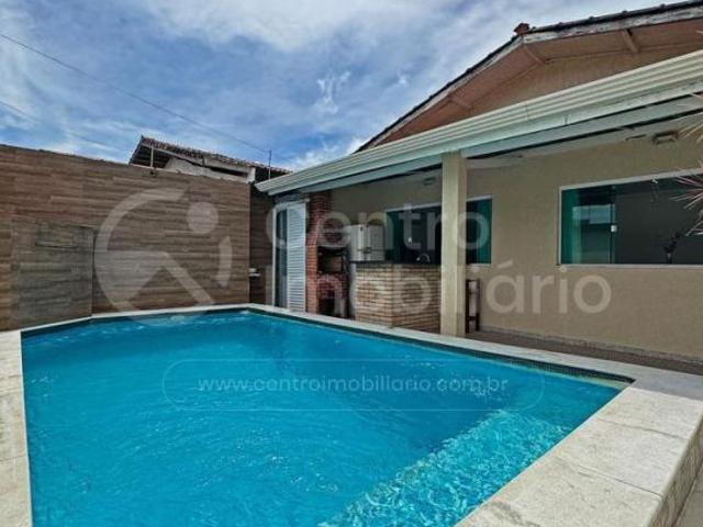 Casa à venda com piscina e 3 quartos 1 suíte em Peruíbe, no Park Daville