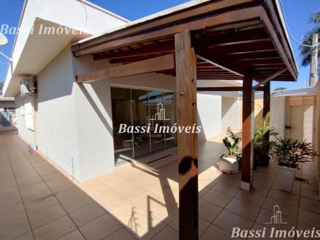 Casa à venda com 3 quartos, 1 suíte, 2 salas, 2 banheiros, 2 vagas de garagem no Jardim Brasília, Mo