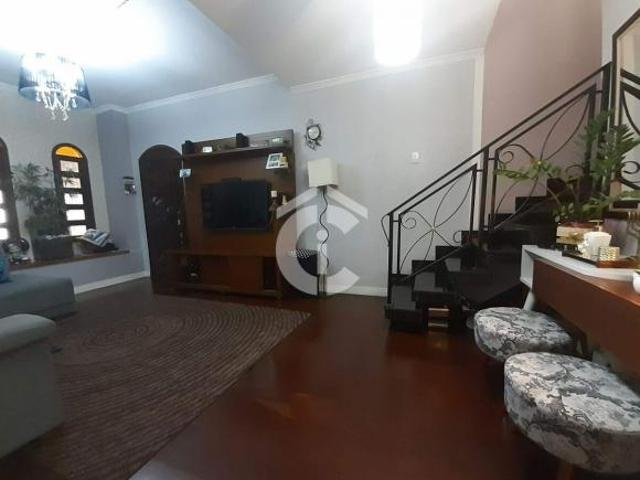 Casa à venda com 3 quartos, 1 suíte, 2 vagas, 137m² Vila Prudente