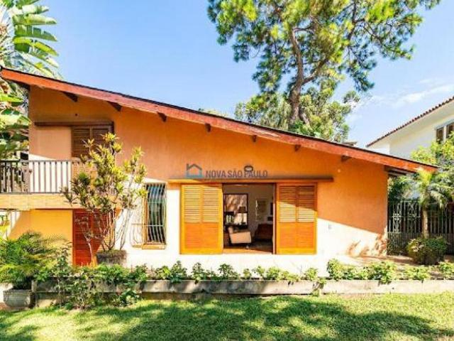 Casa à venda, com 3 quartos, 1 suíte, 4 vagas, no Jardim Everest