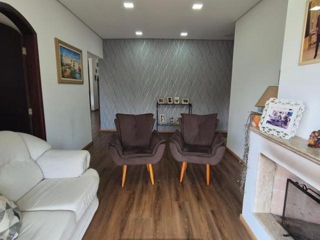 Casa a Venda com 3 Quartos 262m² 8 vagas em Itapecerica da Serra SP