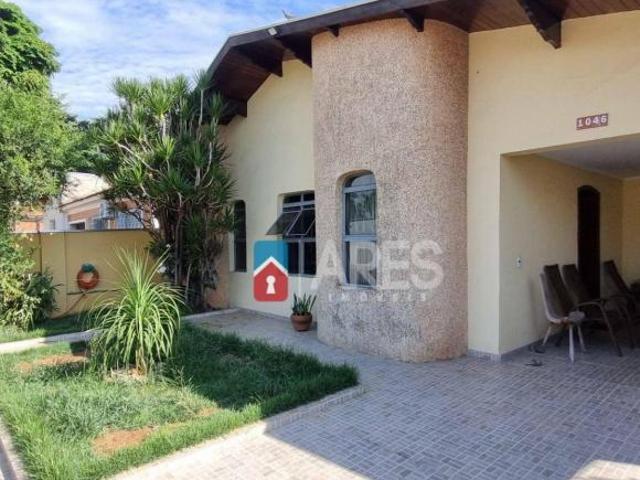 Casa à venda com 3 quartos, 2 suítes, 4 vagas, no FREZZARIN em Americana/SP