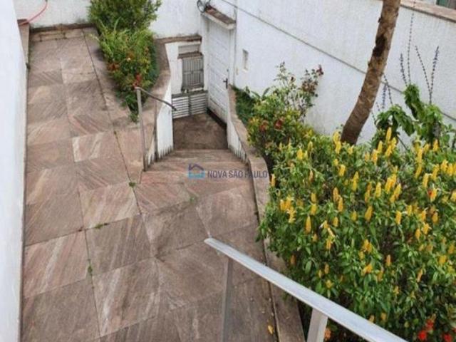 Casa à venda com 3 quartos, 2 suítes e 2 vagas na Saúde