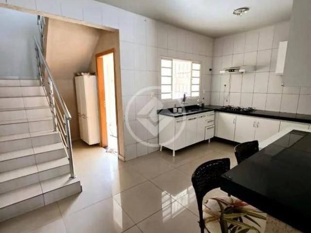 Casa á Venda com 3 Quartos, 2 Suítes no Condomínio Faval com 220 m2 de área construída Cuiabá MT R$