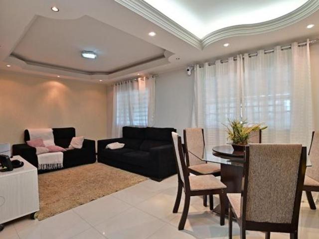 Casa à Venda com 3 Quartos, 2 Suítes, Piscina e Churrasqueira
