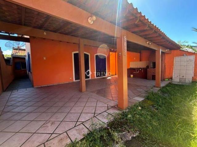 Casa à Venda com 3 quartos, 3 banheiros, +6 vagas e 300m² por R$ 700.000
