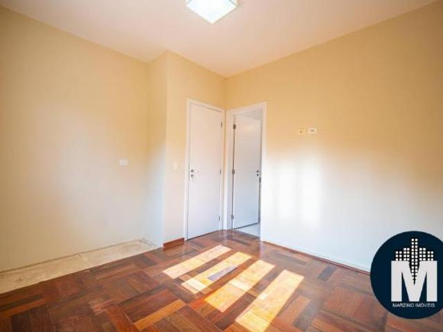 Casa á Venda com 3 Quartos, 3 Suítes, 4 Vagas em Granja Viana / Cotia