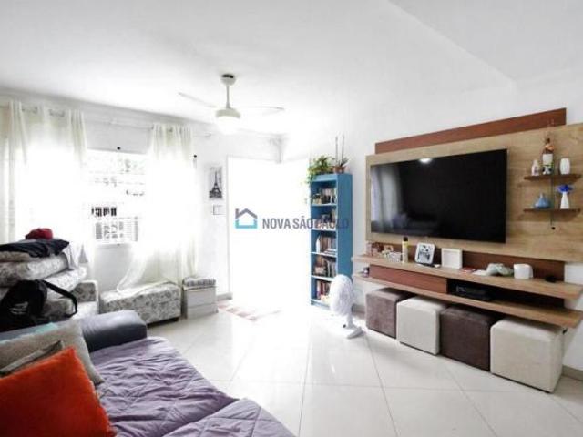 Casa à venda, com 3 quartos, 3 suítes, 3 vagas e área gourmet, na Chácara Inglesa