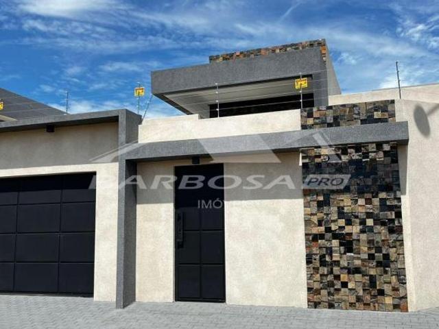 Casa á venda com 3 quartos uma suite no Bairro popular Caldas Novas