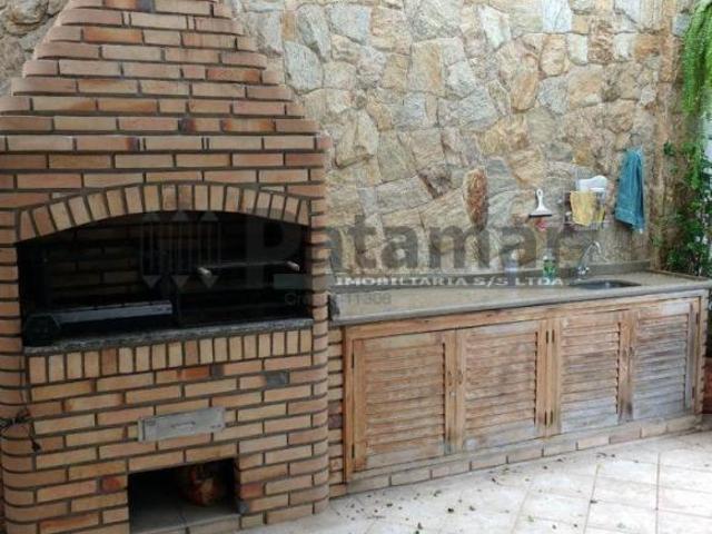 Casa à Venda com 3 quartos e Área para Lazer