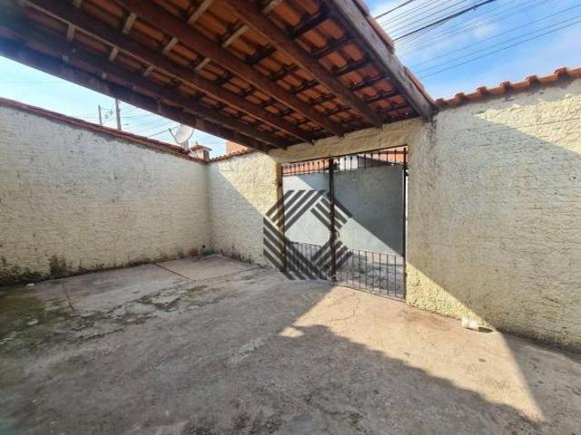 Casa à venda com 3 quartos e edícula nos fundos em excelente localização em Votorantim/SP