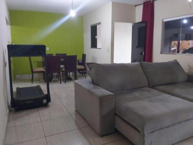 CASA À VENDA COM 3 QUARTOS E QUINTAL NO RESIDENCIAL HUGO DE MORAES
