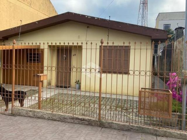 Casa á venda com 3 quartos e 1 suíte no Bairro Patronato em Santa Maria RS