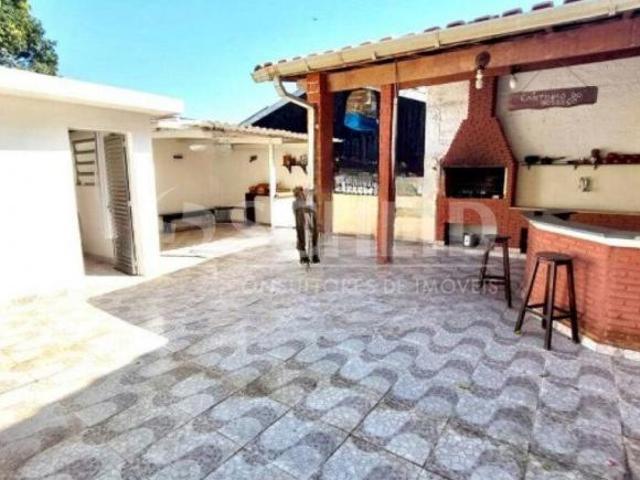 Casa á venda com 3 quartos e 1 suíte na Pedreira!
