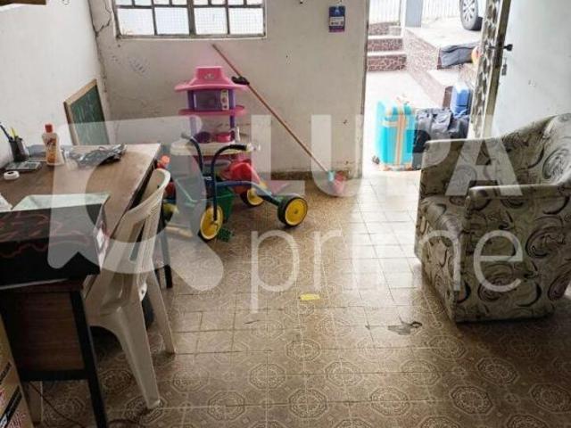CASA Á VENDA COM 3 QUARTOS E 2 VAGAS DE GARAGEM