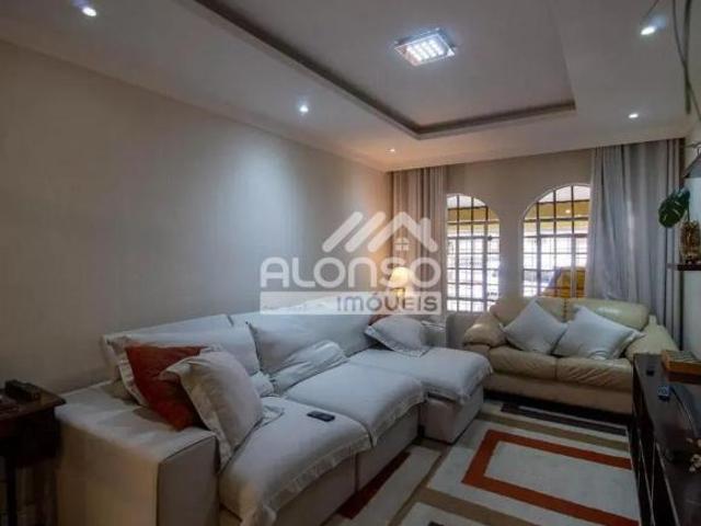 CASA A VENDA COM 3 QUARTOS E 2 VAGAS NO MIOLO DO JD. ESTER BUTANTÃ