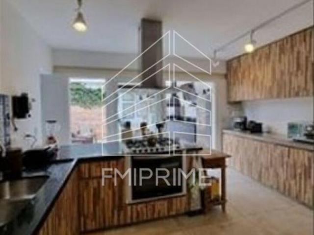 CASA A VENDA COM 3 QUARTOS E 2 VAGAS NS PERDIZES