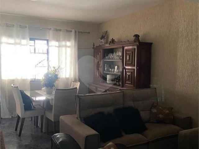 Casa à venda com 3 quartos em Vila Oliveira, Mogi das Cruzes