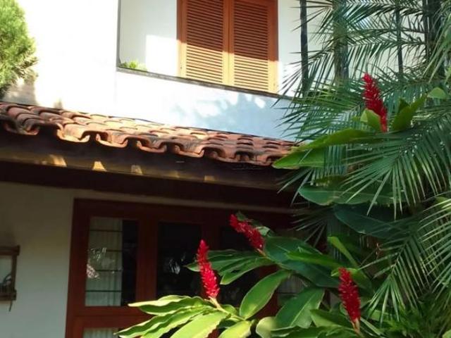 Casa a venda com 3 quartos, jardim Astro