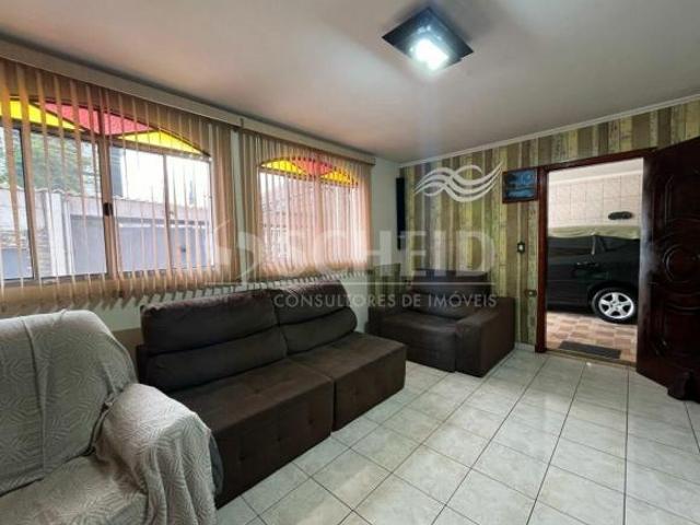 Casa a venda com 3 quartos na Chácara Santo Antônio!