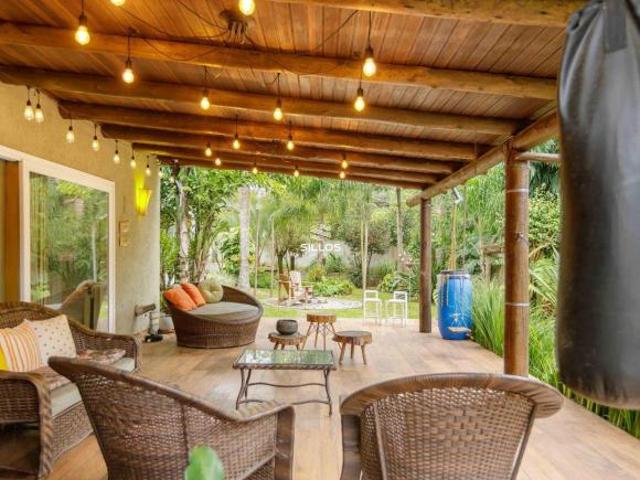 Casa térrea à venda com terreno amplo de 1.161 m²