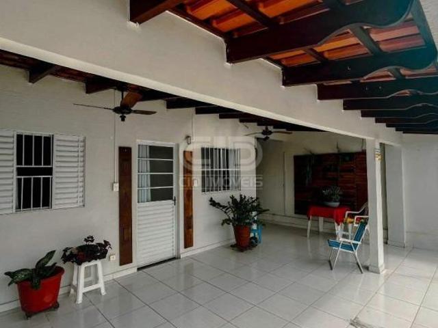 Casa á Venda com 3 quartos no bairro Santa Terezinha II