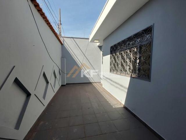 Casa à venda com 3 Quartos Suíte e amplo quintal no Bairro Presidente Dutra Ribeirão Preto / SP