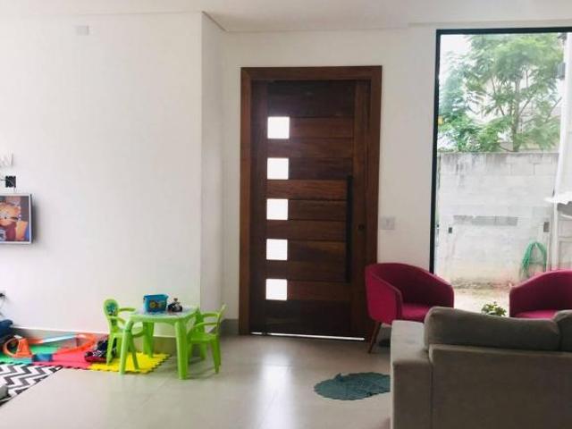Casa á venda com 3 quartos no Bairro Vila Branca