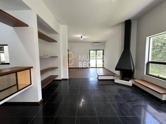 Casa á venda com 3 quartos no Condomínio Jardim das Colinas