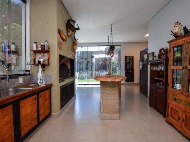 Casa à Venda com 3 Quartos no Condomínio Quinta Santa Bárbara Jardim Botânico