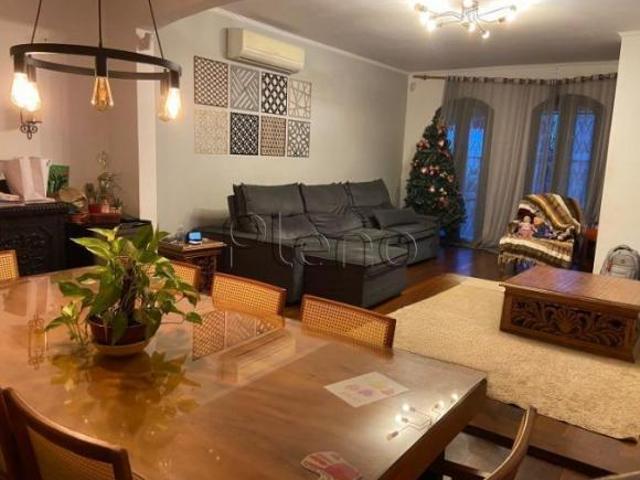 Casa à venda com 3 quartos no Parque São Quirino, Campinas