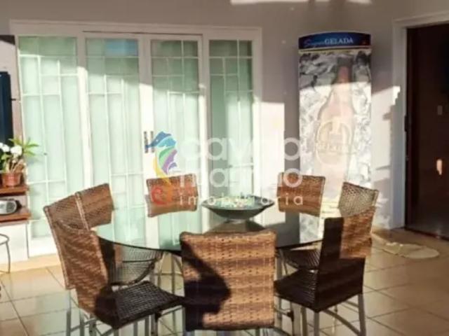 Casa à venda com 3 quartos, piscina e 5 vagas, 250m² City Ribeirão