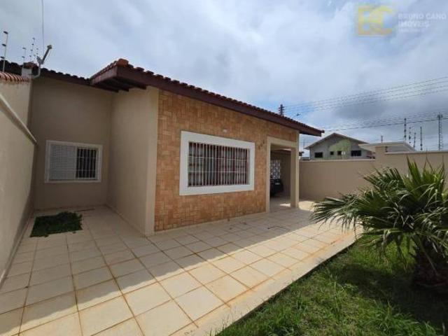 Casa à venda com 3 quartos proximo a praia Oasis Peruíbe/SP
