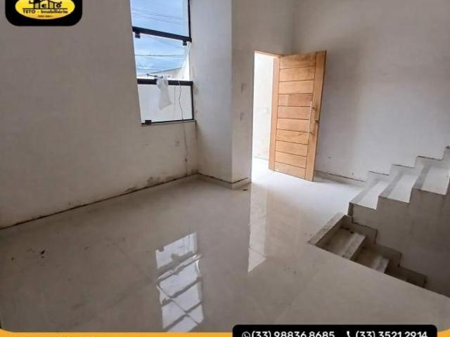 Casa à venda com 3 quartos, sala, cozinha e quintal