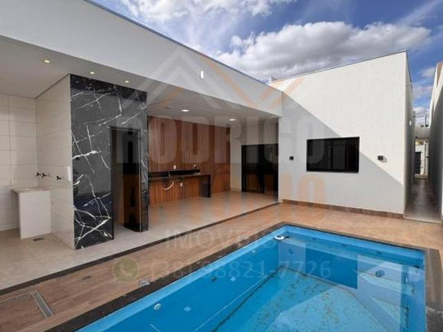 Casa à venda com 3 quartos sendo 1 suíte no bairro Planalto