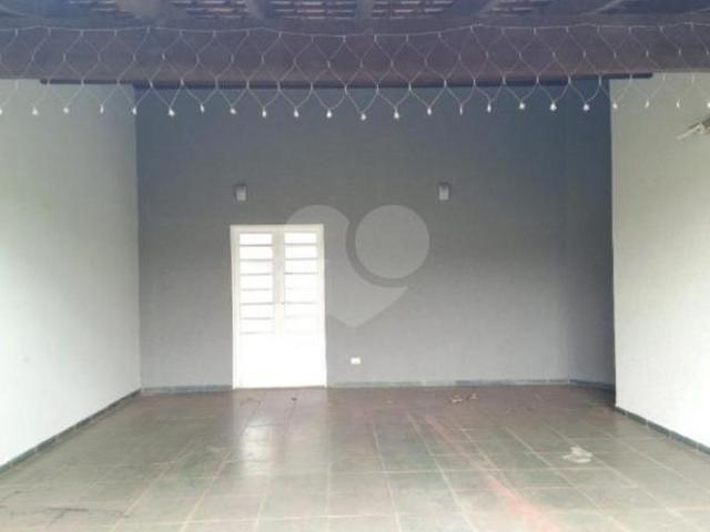 Casa à venda com 3 quartos, sendo 1 suíte, no condomínio Bosque de São Carlos, São Carlos