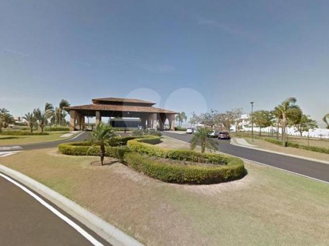 Casa à venda com 3 quartos, sendo 1 suíte, no condomínio Damha II, São Carlos