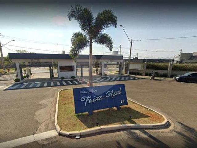 Casa à venda com 3 quartos, sendo 1 suíte, no condomínio Faixa Azul, São Carlos
