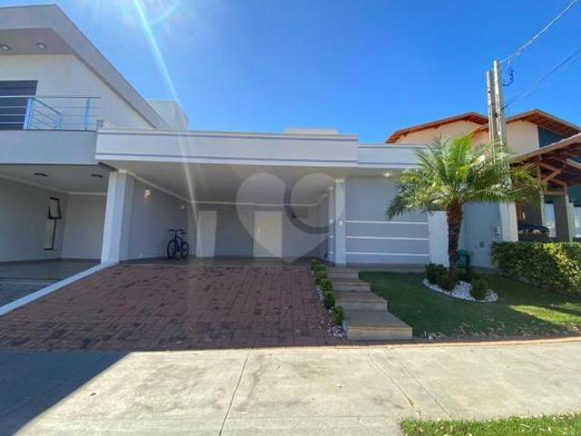 Casa à venda com 3 quartos, sendo 1 suíte, no condomínio Quebec, São Carlos