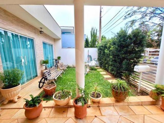 Casa à venda com 3 quartos, sendo 1 suíte, no condomínio Residencial Eldorado, São Carlos