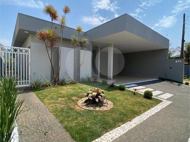 Casa à venda com 3 quartos, sendo 1 suíte, no condomínio Residencial Eldorado, São Carlos