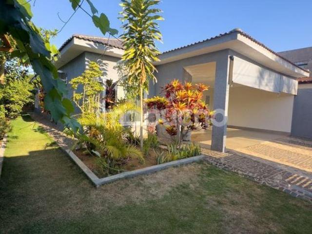 Casa à Venda com 3 quartos sendo 1 suíte com closet. 226m²