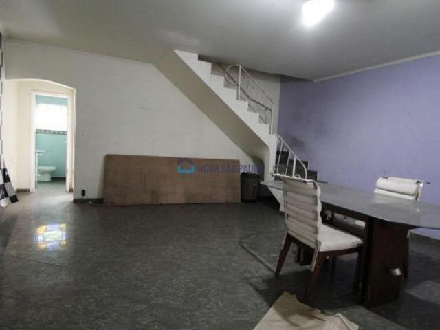 Casa à venda com 3 quartos sendo 1 suíte e 2 vagas
