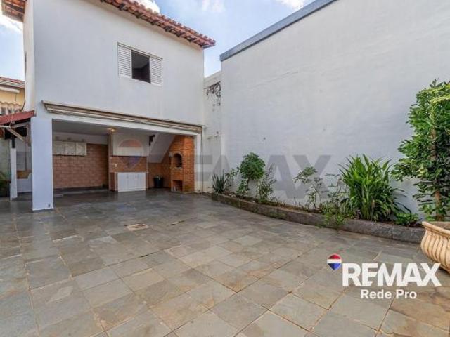 Casa à Venda com 3 quartos, sendo 1 suíte e mais 01 suite no anexo